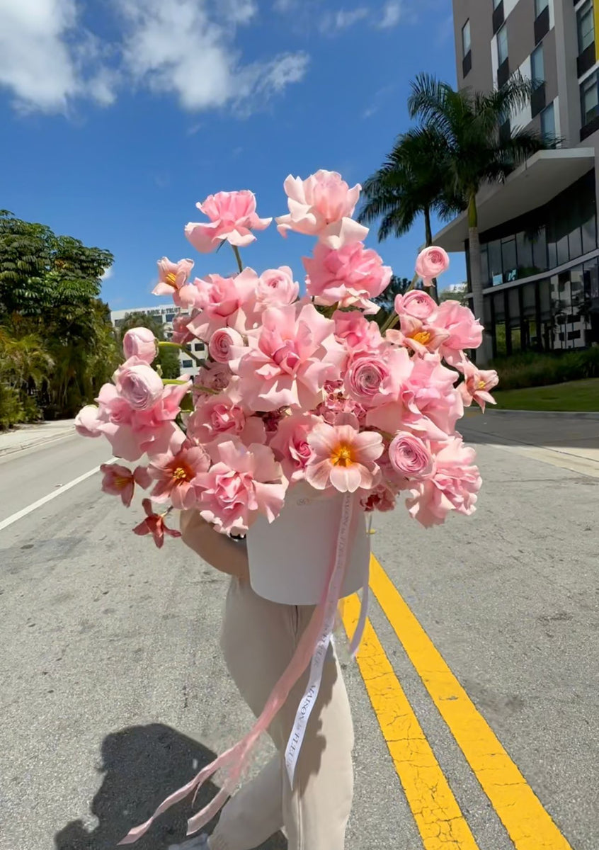 Let me spoil u Pink - Beautiful long stem roses, Dutch color enhanced ...