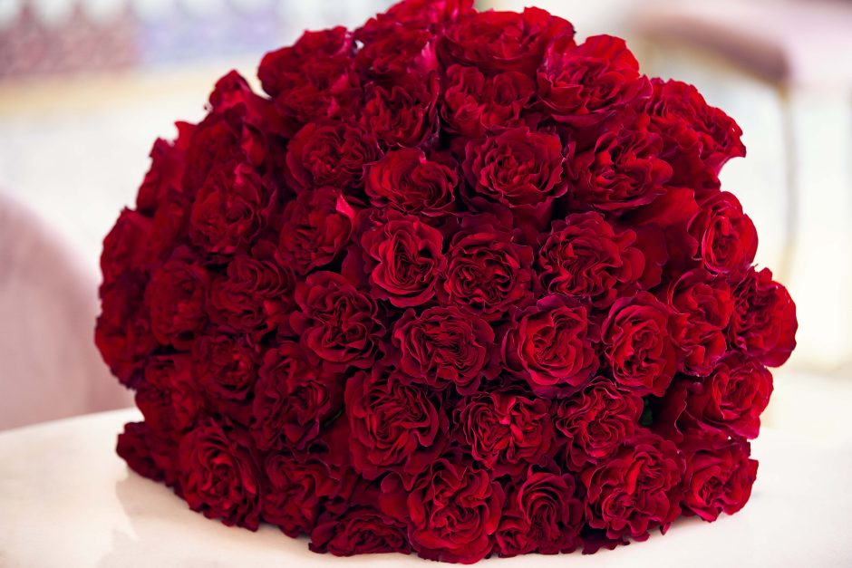 Only You - 50 premium Garden Long Stem red roses - Maison la Fleur