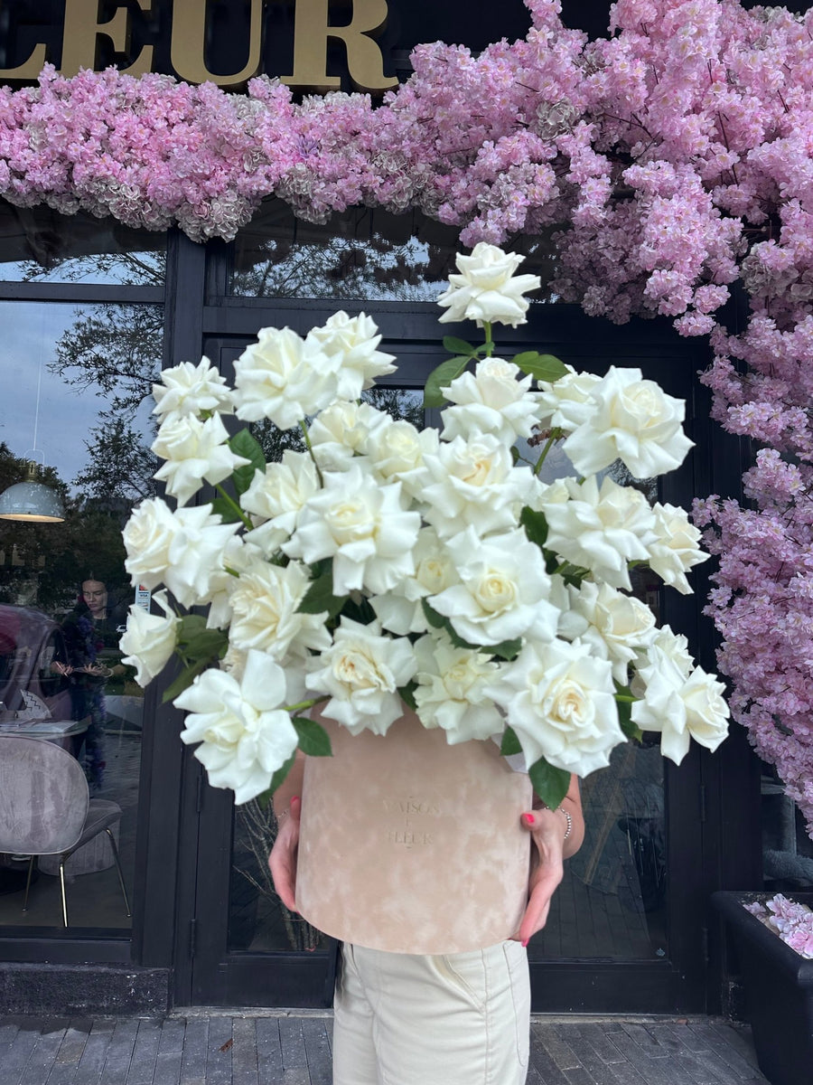 Perfectly Pearl - Premium 50 white long stem roses - Maison la Fleur
